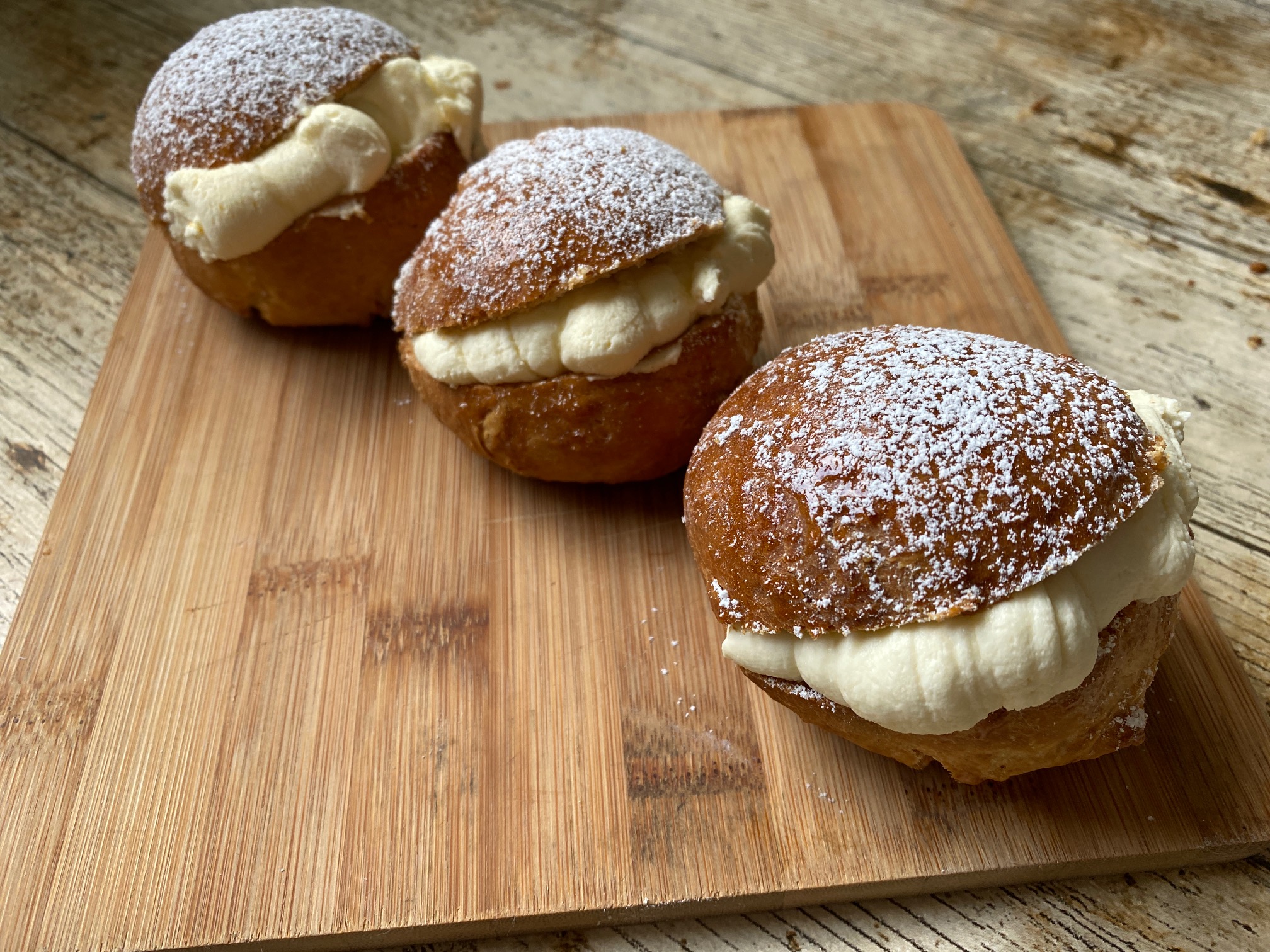 Recipe : Scottish Cream Cookies aka Cream Buns • Foodie Explorers